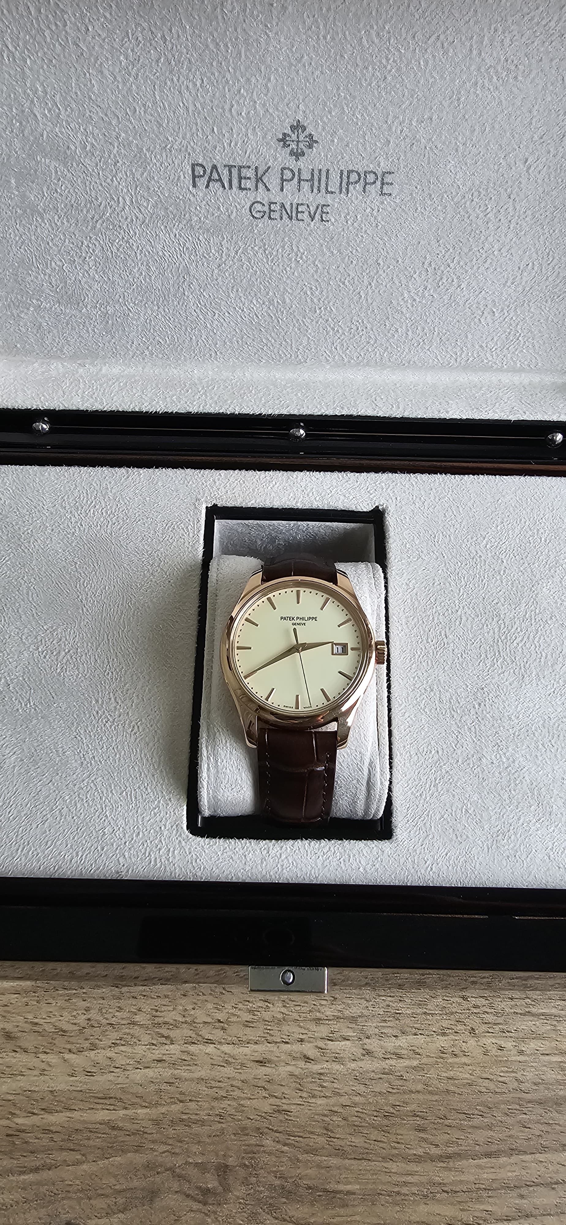 Patek Philippe Calatrava – Whatever.uae